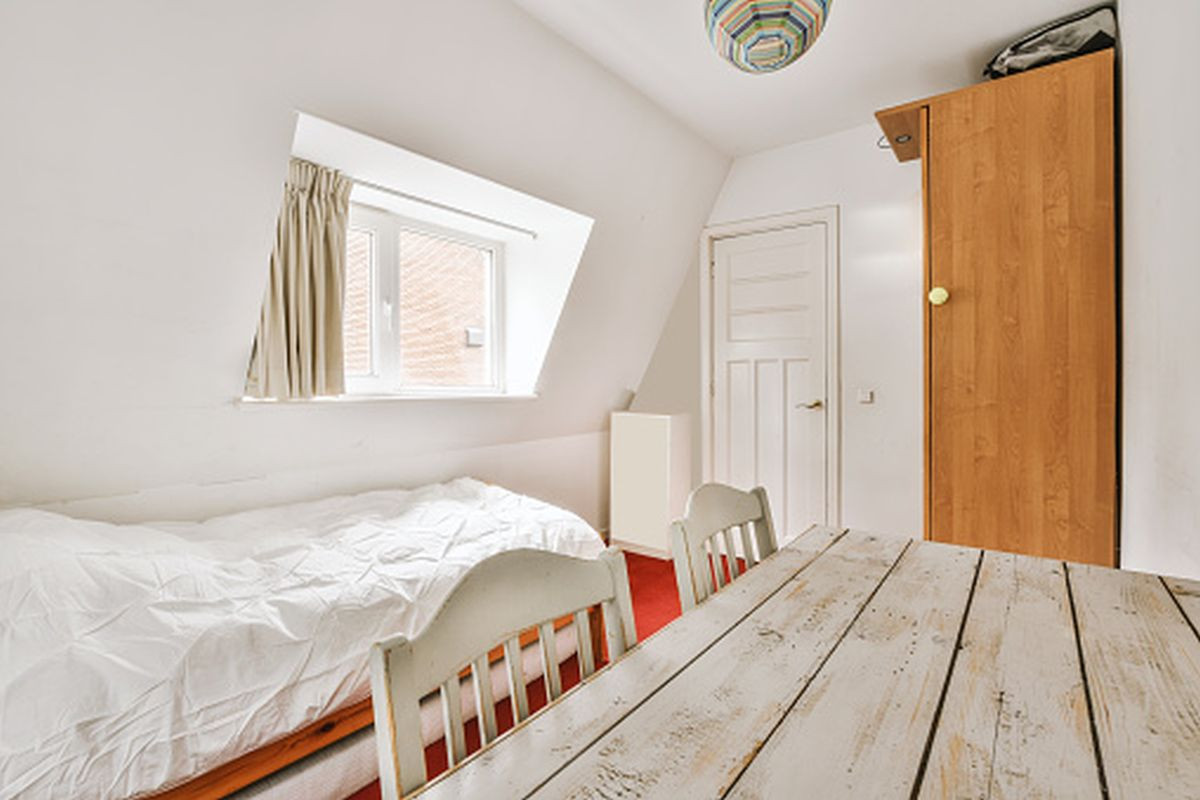 Idei de amenajare dormitor ingust + poze ᐈ Patulmeu